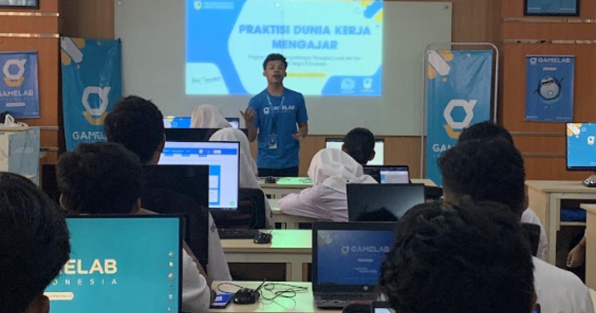 Siswa SMKN 6 Surakarta Mendapatkan Bimbingan Profesional Melalui Program Guru Tamu dari Gamelab ...